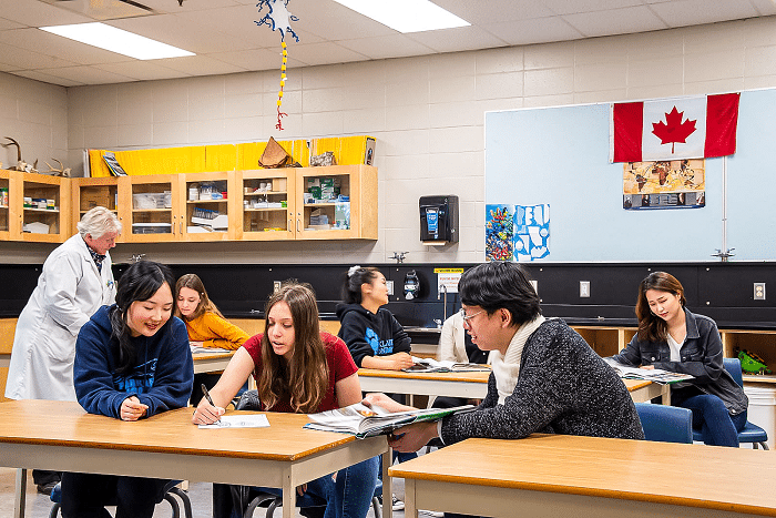 Trung học Saanich International Student Program